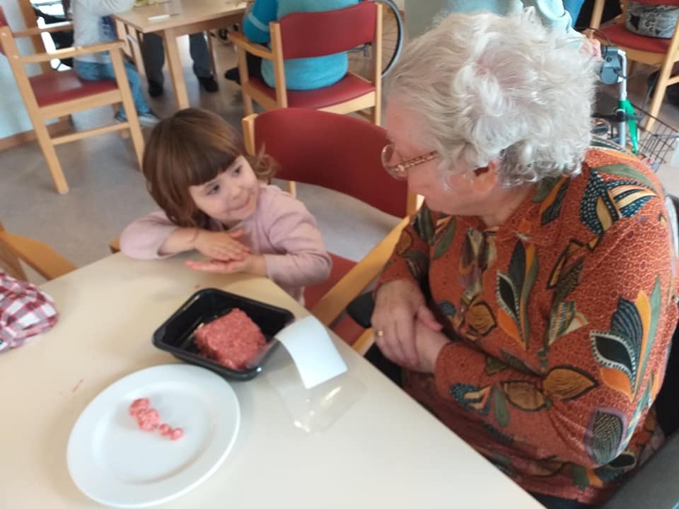 Kokerellen met de kleuters – VZW De Lindeboom